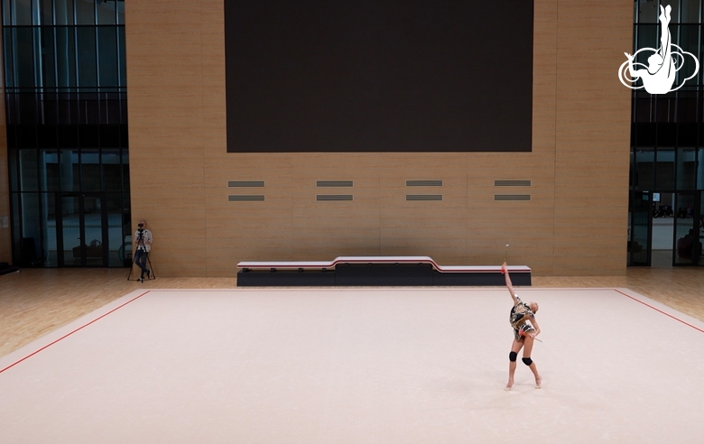 Olympic champion Alina Kabaeva tells Maria Borisova how to perform ...
